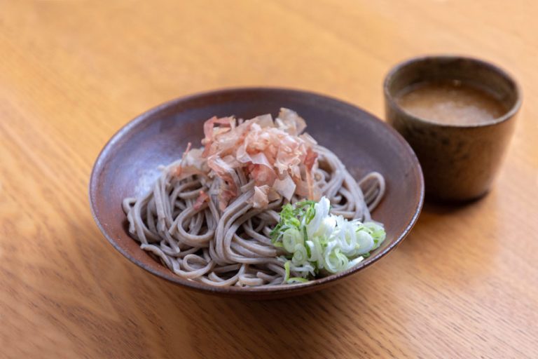 SOBA+BAR=SOBAR（ソバール）？！ 日本一に輝く福井名物 越前おろしそばと地酒、肴を一度に味わえるお店「SOBAR」で、昼も夜も粋に ...