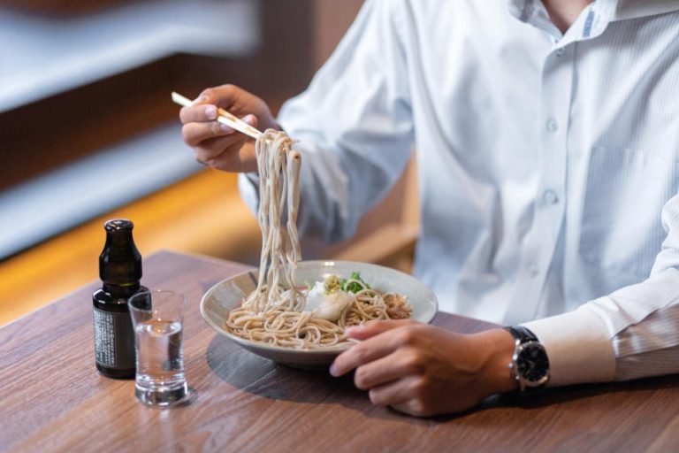 SOBA+BAR=SOBAR（ソバール）？！ 日本一に輝く福井名物 越前おろしそばと地酒、肴を一度に味わえるお店「SOBAR」で、昼も夜も粋に ...